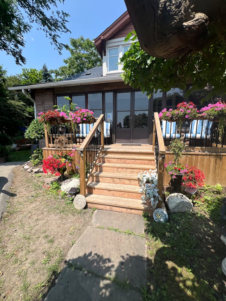 Spacious Lake View Retreat - Toronto