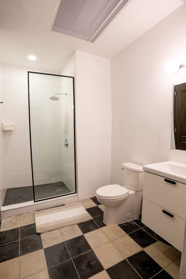 Entire Building In Old San Juan! Sf1,2,3,4 - Levittown