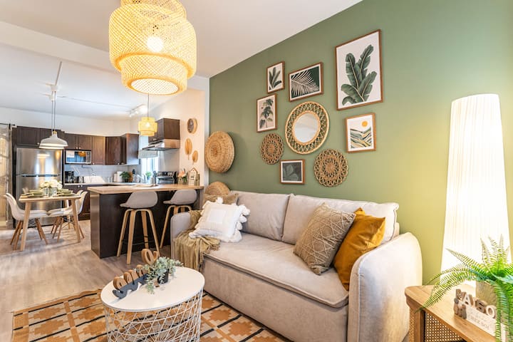 Stylish 2br Oasis: Family-friendly W/parking&dt - Montreal