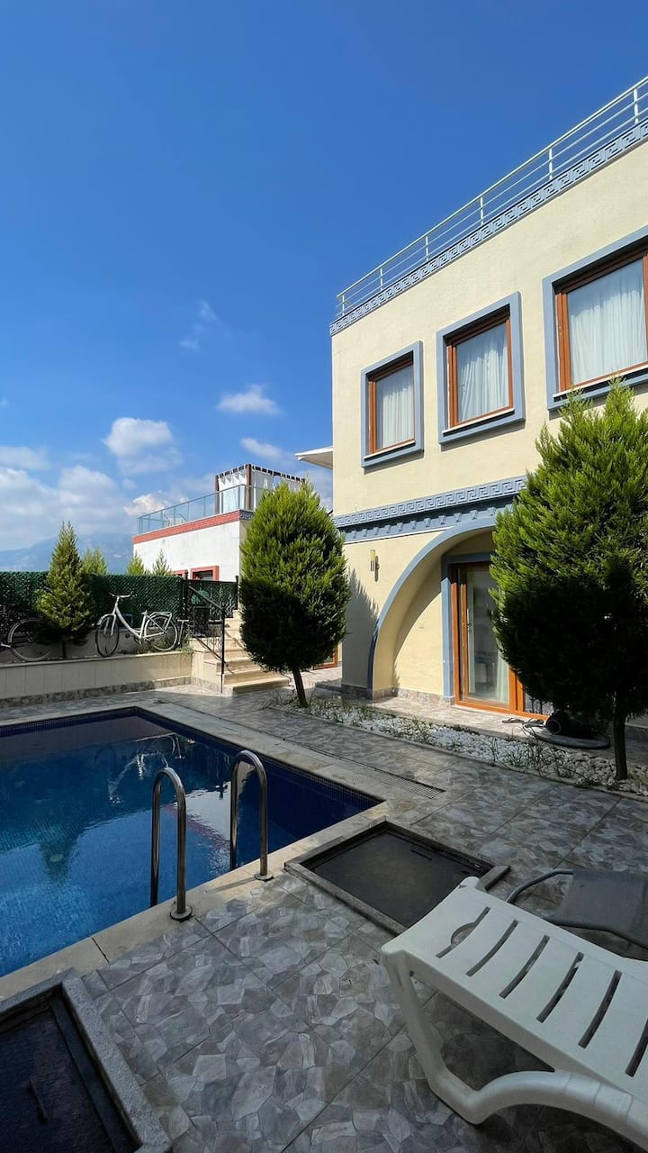 Villa Mit Pool Und Meerblick - Mahmutlar