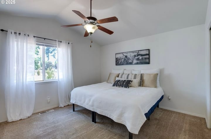 Cozy 4 Bed Retreat In Keizer - Salem, OR