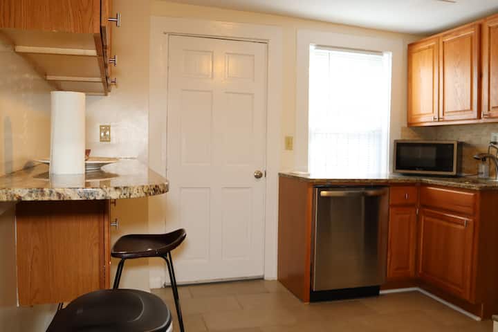 4 Bed /1 Bath Townhome - Perfect For Family! - Brooklyn, NY