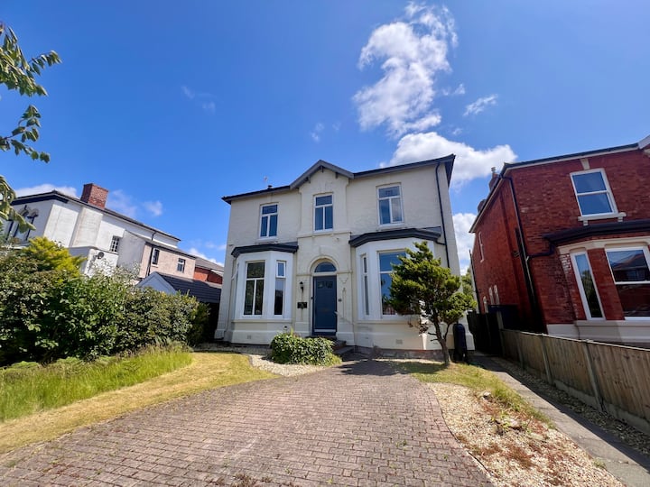 Golf Let - Part Street Southport - Southport