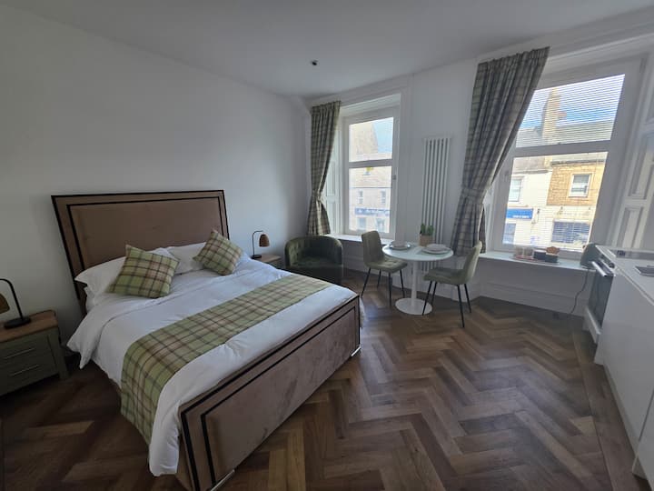 King With Private Bathroom @ Musselburgh Links B&b - Musselburgh