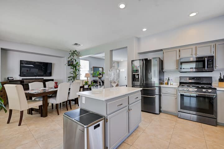 Desert Calm | Monthly 3br | 27% Off - 헨더슨