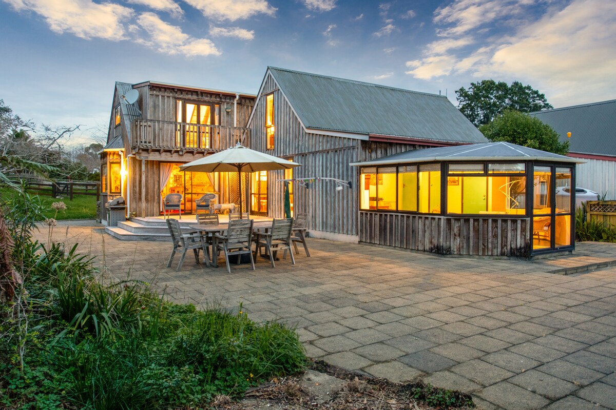 Countryside Retreat with On-site Horse Experiences - Houses for Rent in ...