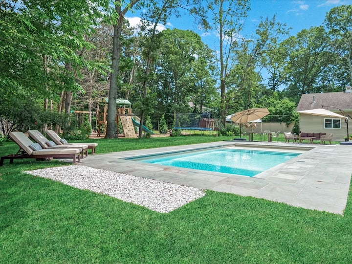 Winter Retreat: Private Jacuzzi, Game Room & More - Stony Brook, NY