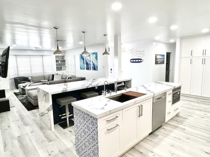 Luxury Beach House W/ Gym, Sauna – Steps To Sand - Manhattan Beach, CA