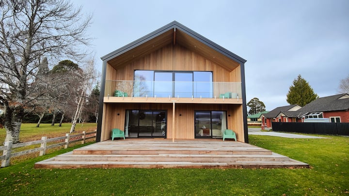 Luxe On The Lake Front - 테아나우