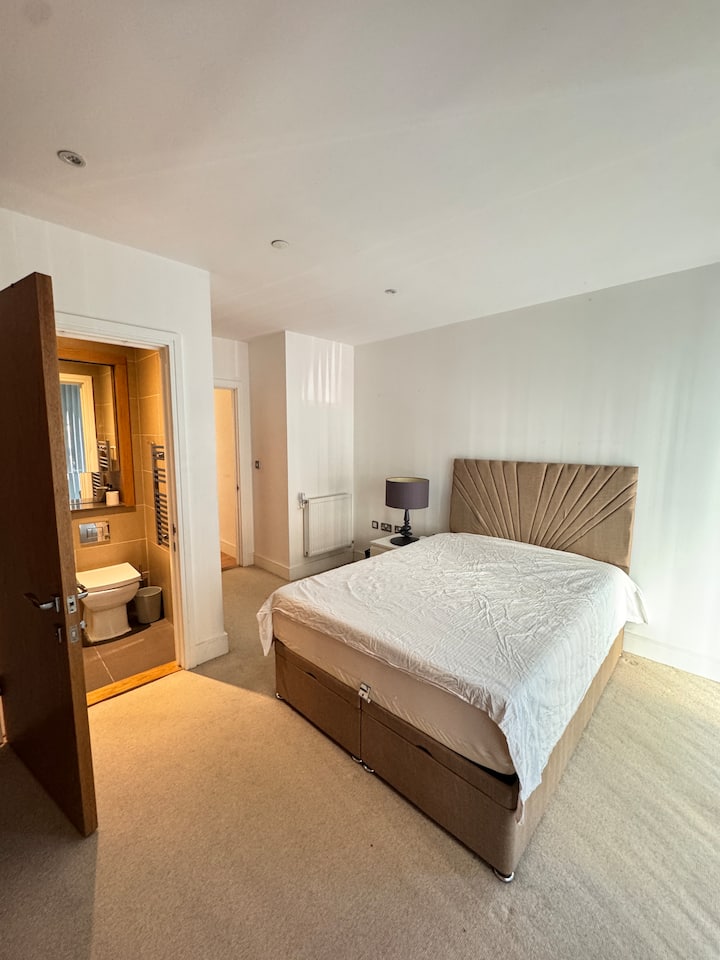 New 2br Apartment - 5 Mins To Canary Wharf & Excel - Ilford