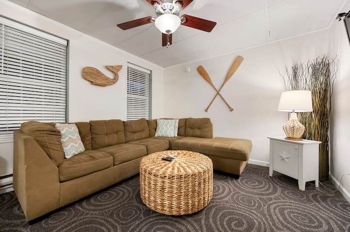 "Sunset Villa"-2 Bedroom, Queen, Bunks, Full-new! - Sylvan Beach, NY