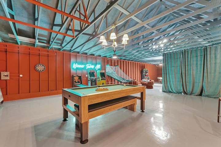 Home In Houghton Lake · 5 Br · 6 Bed · 2 Bathroom - Houghton Lake, MI