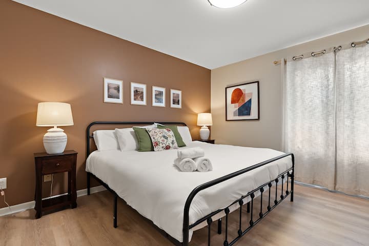 The Marshall Landing | King Bed - Saint Paul, MN