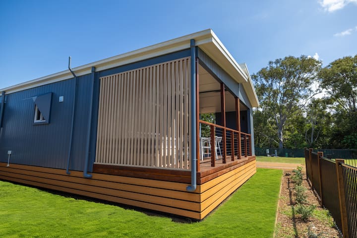 3 Bedroom Poolside Villa - Burnett Heads