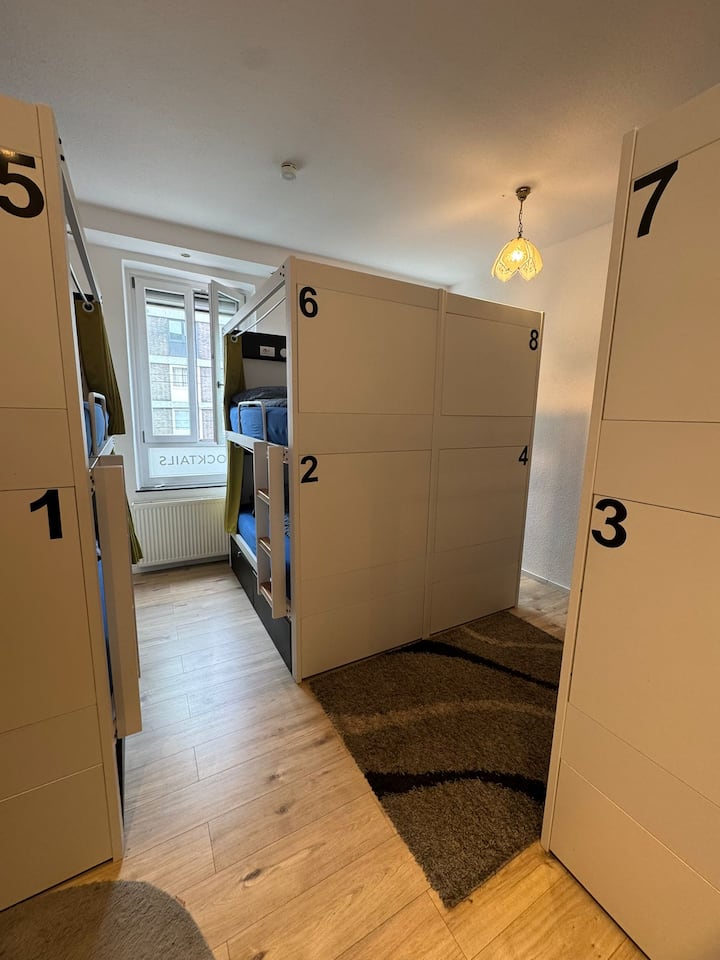 1.1 8 Bed In Private Luxury Room - Essen