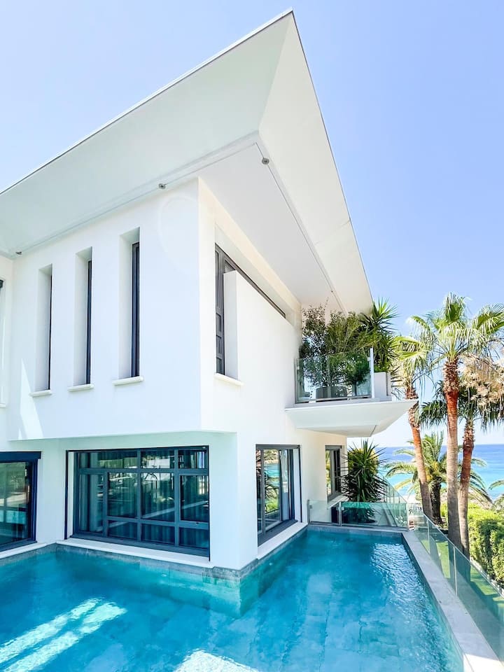 Luxury Seafront Villa With 2 Private Pools - Sausset-les-Pins