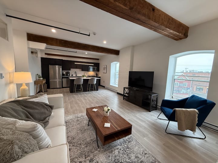 Huge 1 Br Downtown With Parking And A/c - Truro