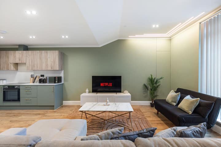 Roomy Modern Apartment For Big Group Over 1800sqft - Kent