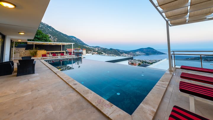 Kalkan 12 Kişilik Geniş Huzurlu Lüks Aile Villası - Kalkan