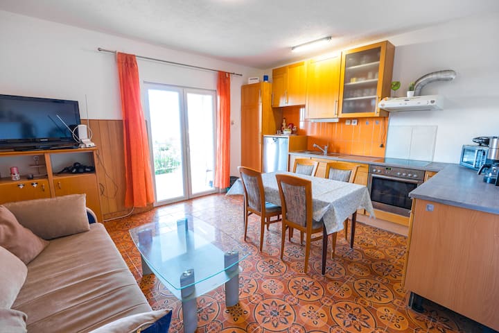 Apt Val 10 Min Walk From Beach - Bol