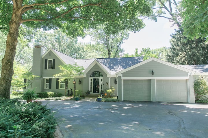 Centrally Located Home In Nora - Fishers, IN