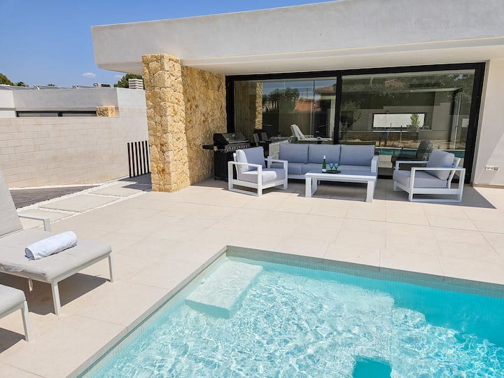 Fee4me Exclusive Villa With Pool And Parking - Alicante