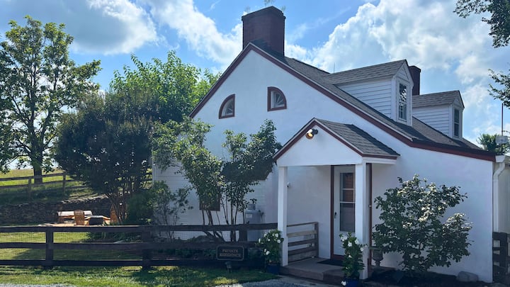Peaceful Luxury At White Cottage - Middleburg, VA