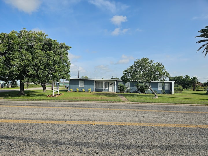 Convenient Location With Parking - Matagorda, TX