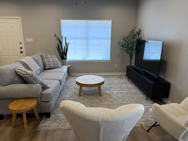 Bright & Modern 3/2.5 Duplex - Fairview Park, Sherman