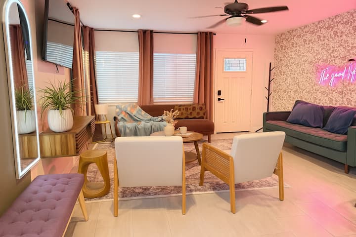 Pink Glam Chic Getaway• King Beds• Makeup• Selfies - Kensington - San Diego