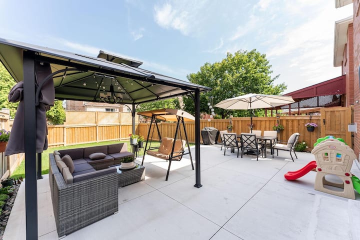 Upscale 4br Unit W/patio & Bbq Near Go Station - Mississauga