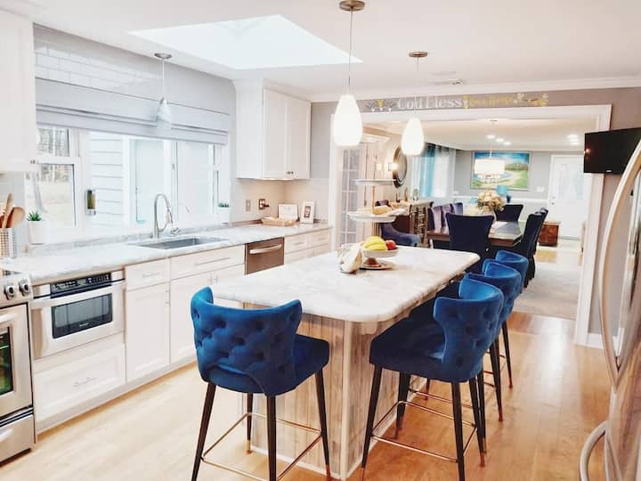 597b) Large 4 Bedroom - Pool - Fire Pit - Waterbury, CT