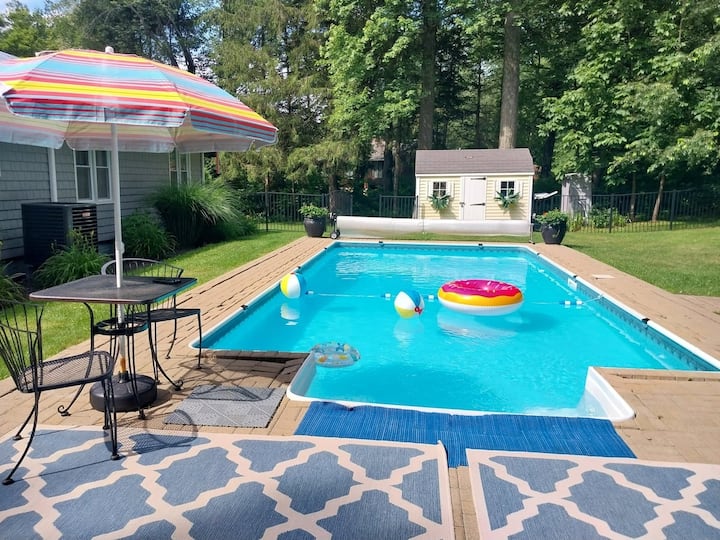 597b) Large 4 Bedroom - Pool - Fire Pit - Waterbury, CT