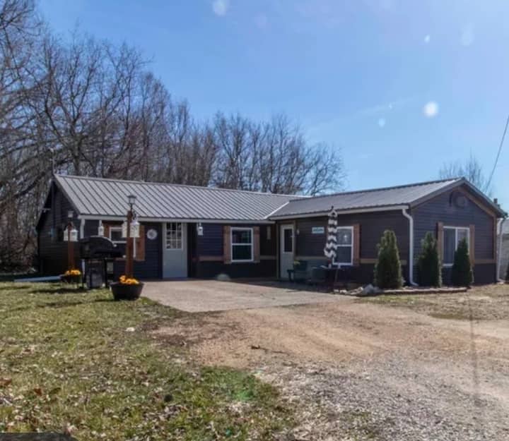 Nice Quiet Home - Clinton, IA