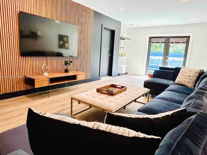 The 12th Street Hideaway - Miami, FL