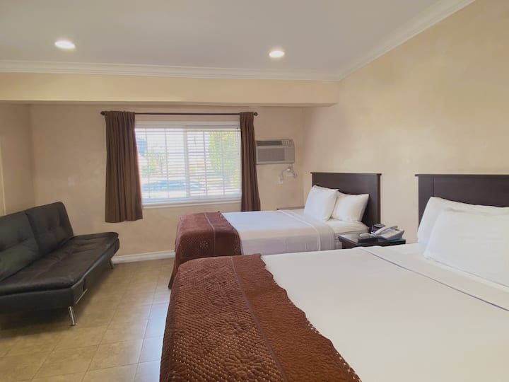 Deluxe Two Queen Beds Plus Sofa Bed - Burbank, CA