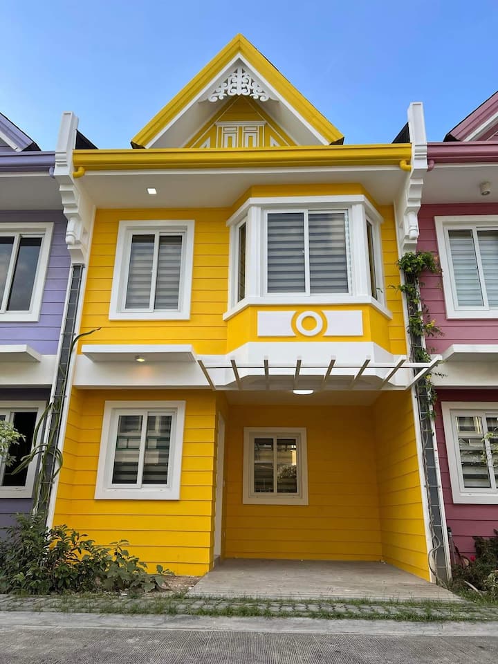 Batangas City 3br W/ Pool Access - Batangas