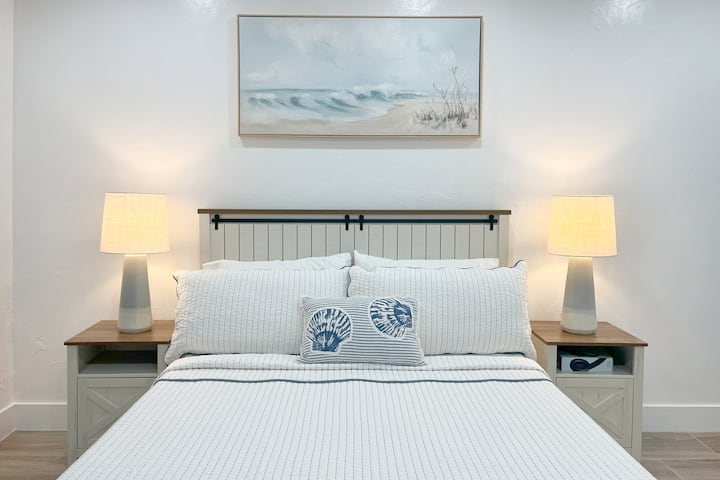 Modern Coastal Retreat | Minutes From Siesta Key - Sarasota