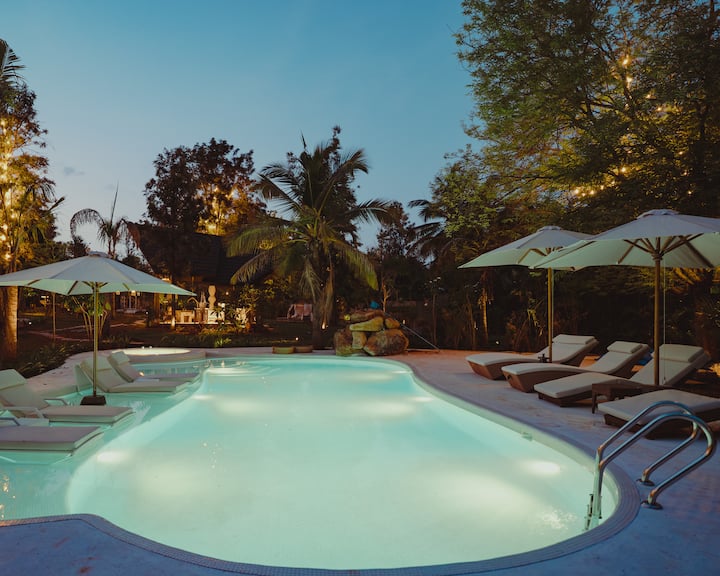 2-bhk On 2 Acres W/ Pool, Jacuzzi, Firepits & Bar - 