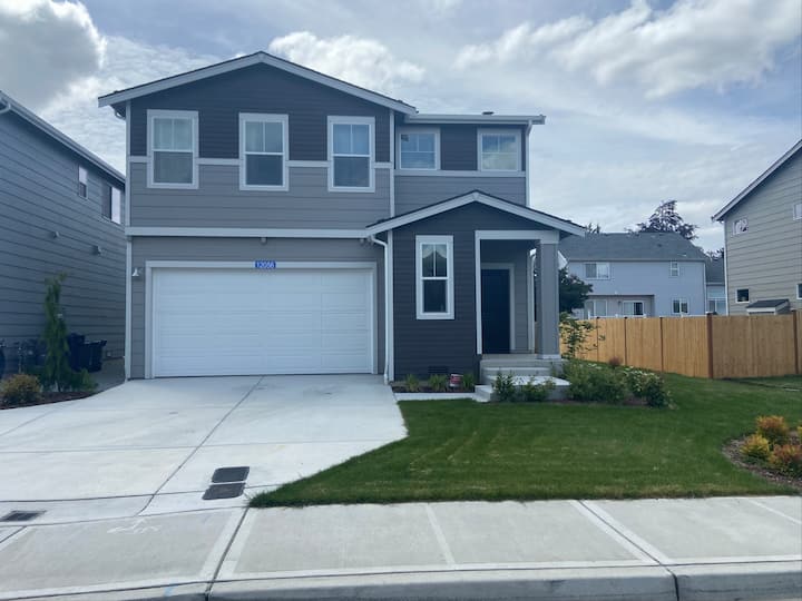 Comfortable Room In A New Home - Mount Vernon, WA