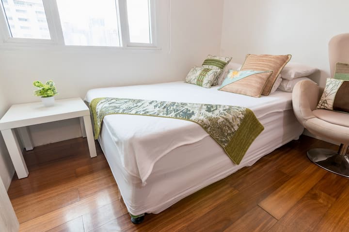 Homey Makati Cbd Stay + Pool - Manila