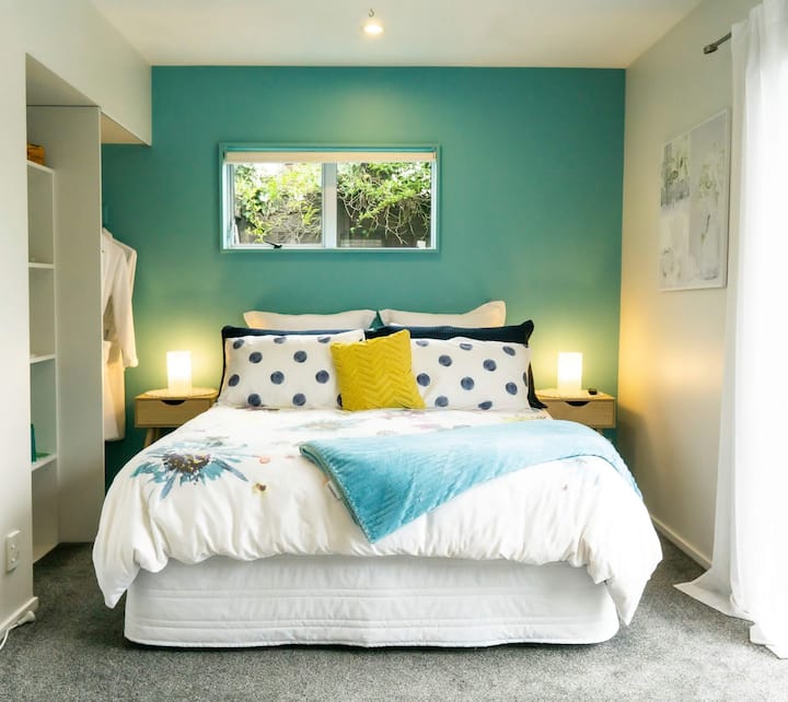 Stand Alone, Ensuite - The Pool House - Governors Bay
