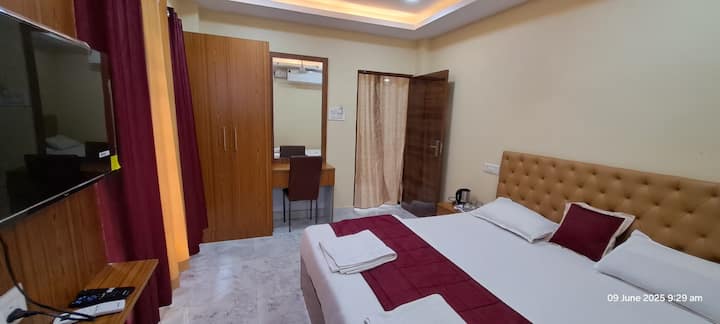 King Size Double Bedroom - Port Blair
