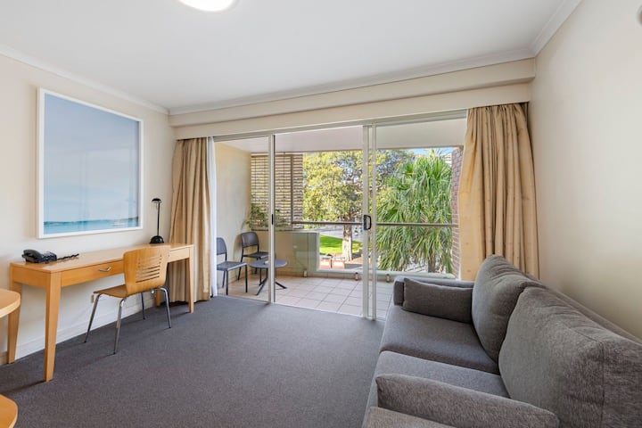 Executive Suite In Manly - Corso Views - Manly