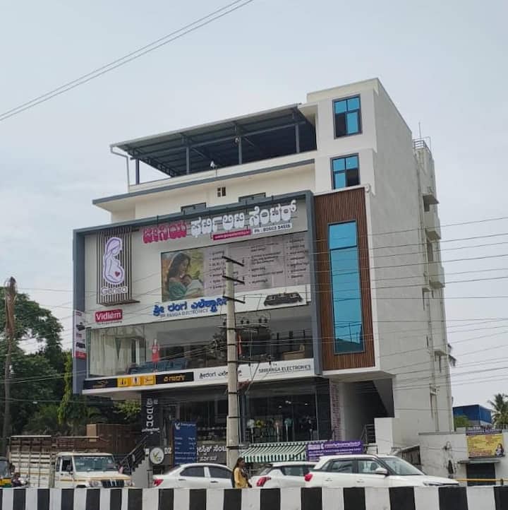 Queen Room @ Queens Suite Rooms - Ramanagara