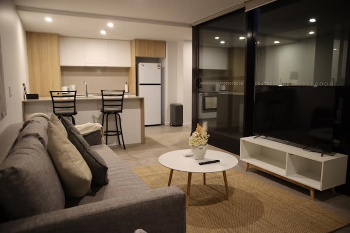 Serene Spacious Escape In Luxury 5-star Hotel - Canberra