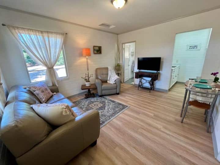 Country Cottage - Santa Paula, CA