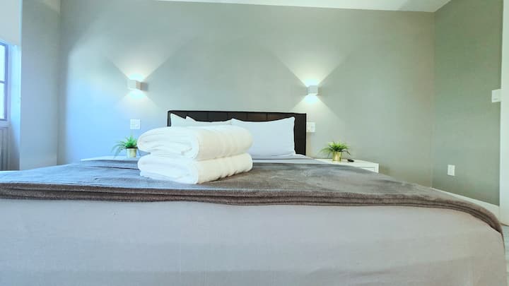 Ocean Apartment On The Beach - Miami Beach, FL