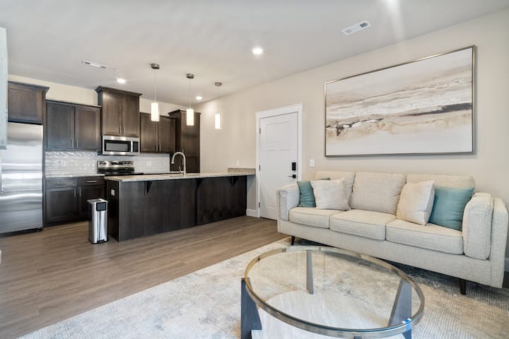 Sleek Urban Getaway - Rogers, AR