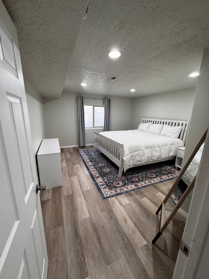 2 Bed 1 Bath Bsmt Apt - Layton, UT